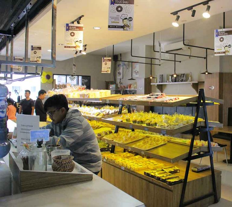 Bakery Sukabumi, Pusat Buah Tangan Paling Hits - Bolu Amor
